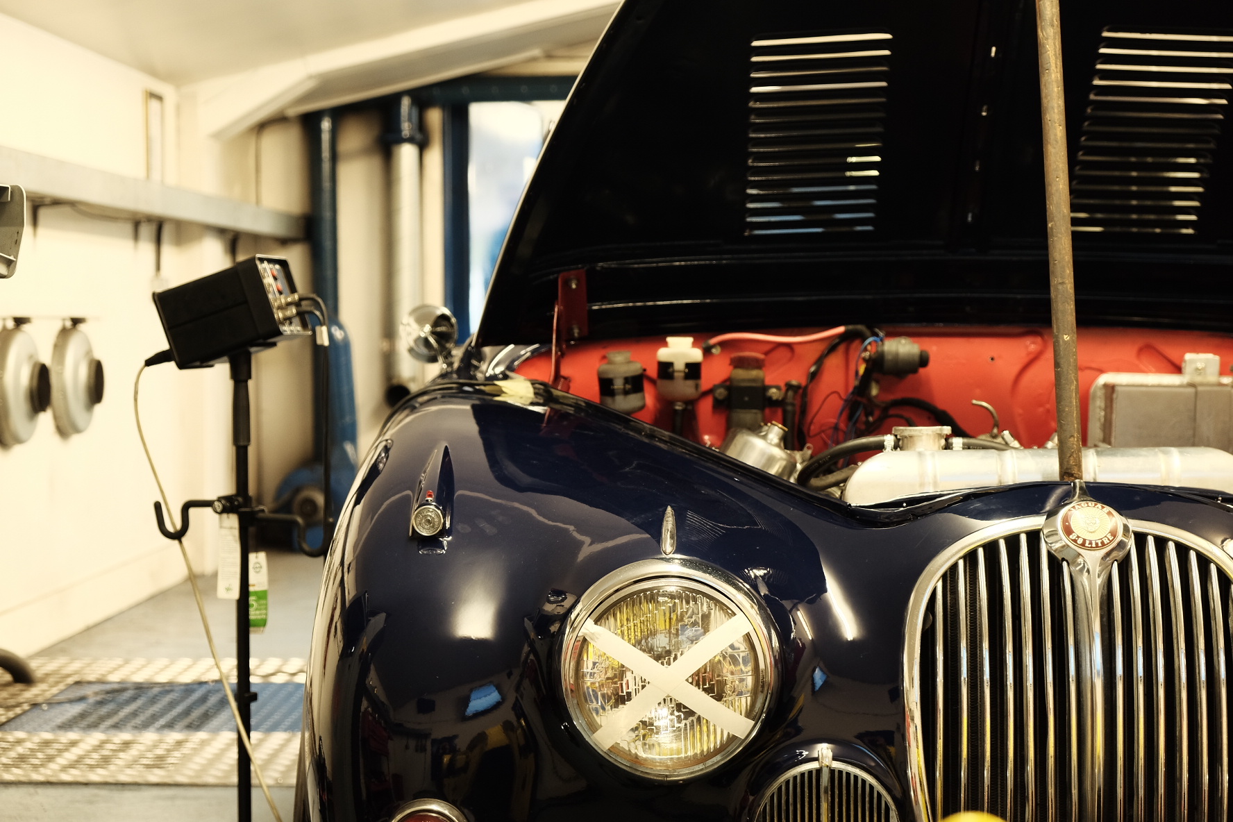 Grant Williams “JAG 400” Mk2 Jaguar rolling road for Goodwood Speedweek ...