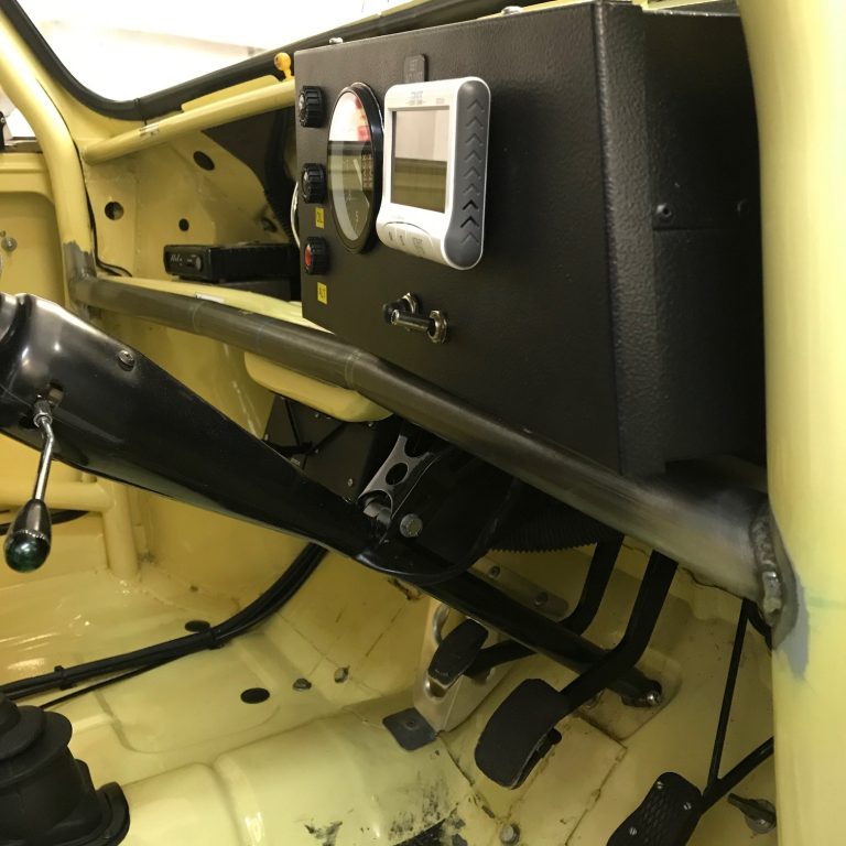 Bespoke dash rail – Mini Cooper roll cage modification – CCK Historic